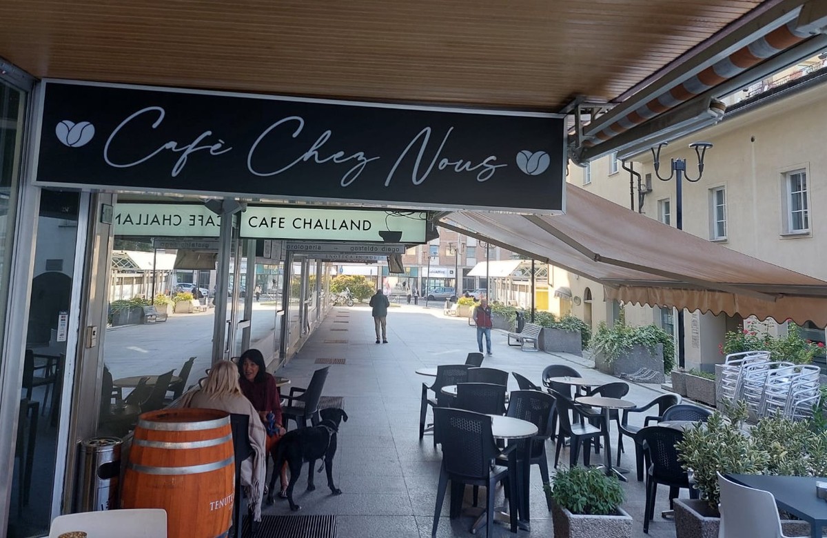 Convivialità, buon bere e buona musica. il Café Chez Nous accende il ...