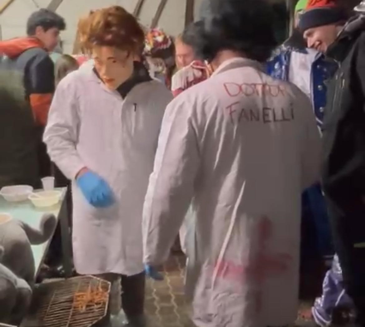 Gatta in ospedale, al Carnevale di Allein la maschera del 'dottor ...